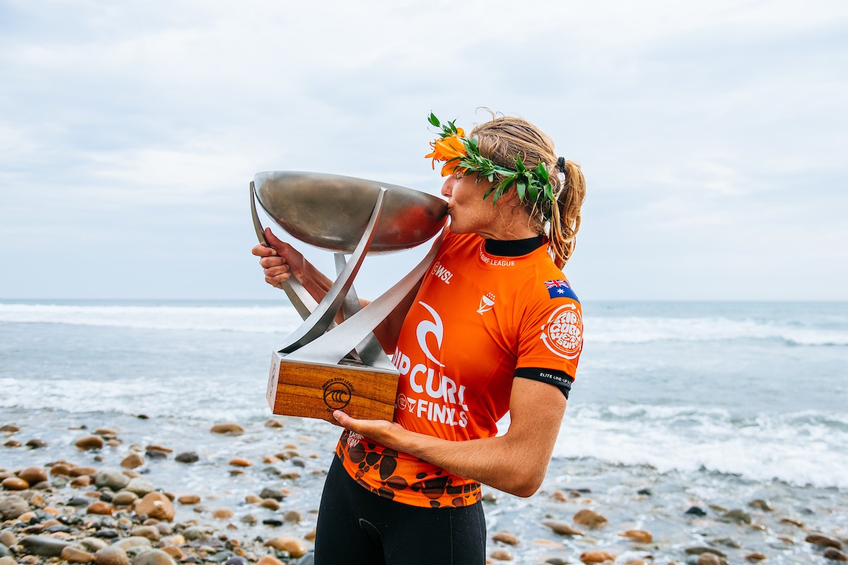 Stephanie Gilmore é campeã mundial de surfe pela oitava vez | surfe | ge