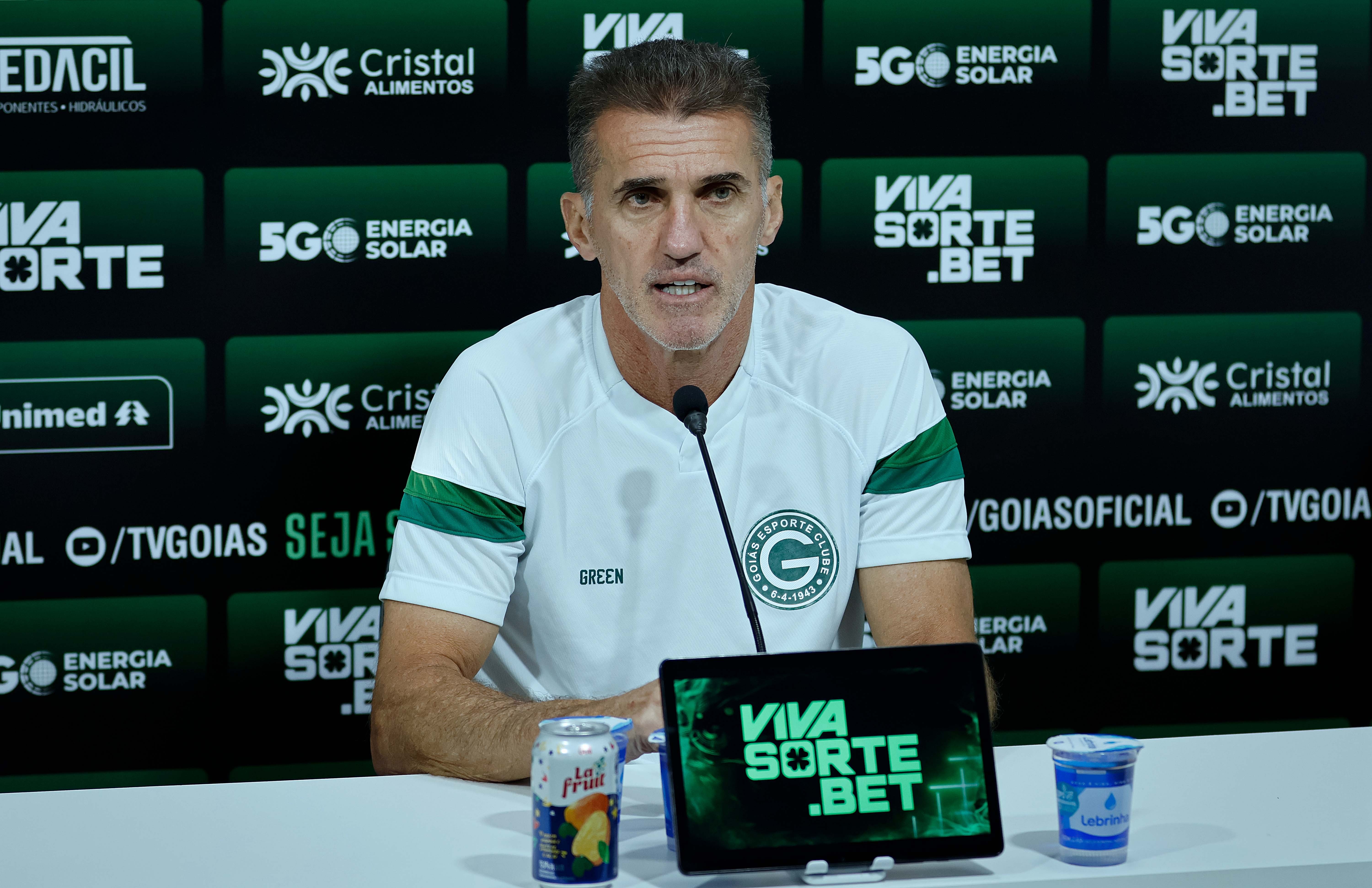 Mancini destaca eficiência e valoriza estreias no time do Goiás contra ...