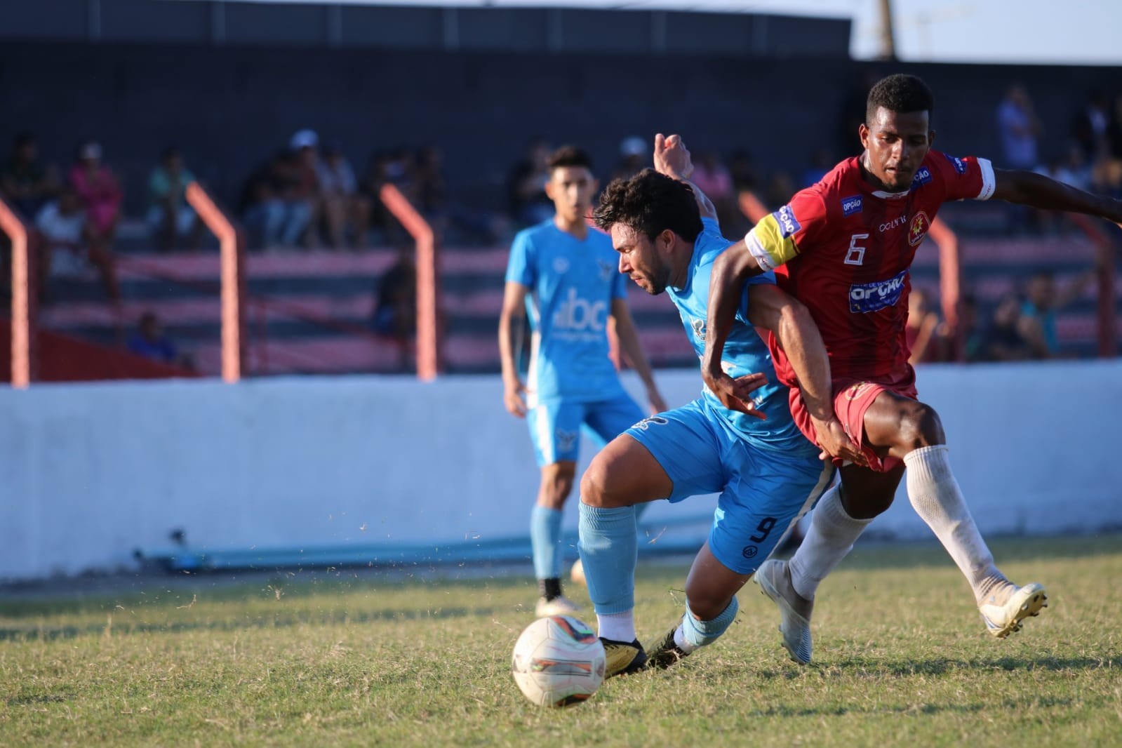 Spartax vira para cima da Perilima, sai da lanterna e entra na zona de ...