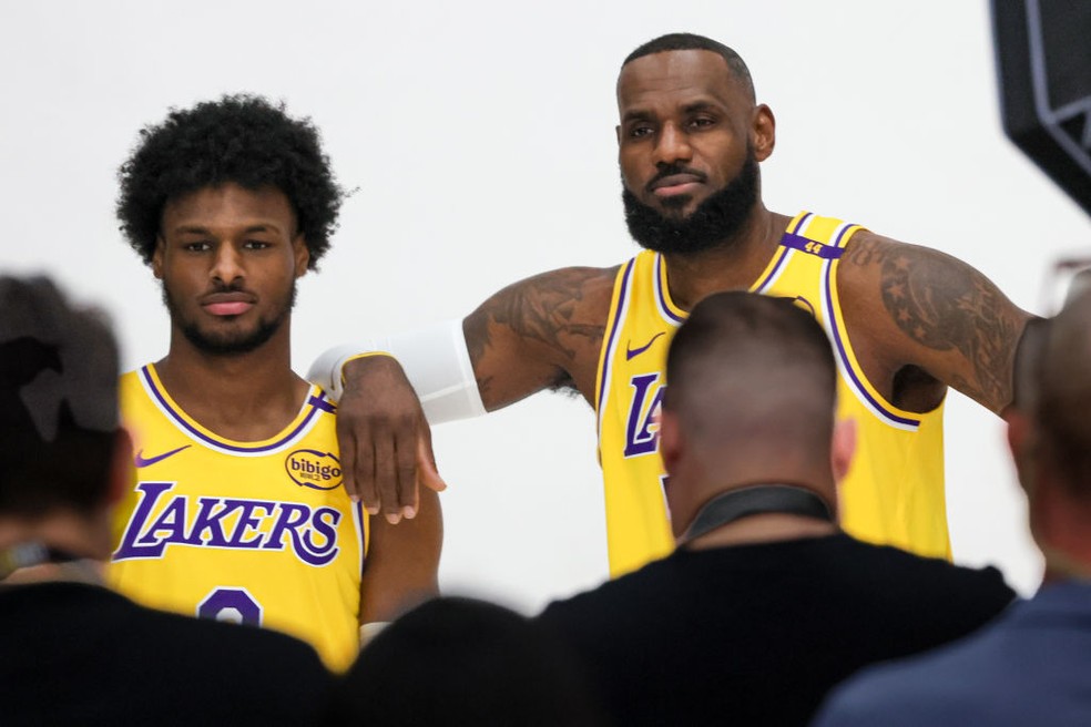 Lebron James Mamae E Papai Basketball