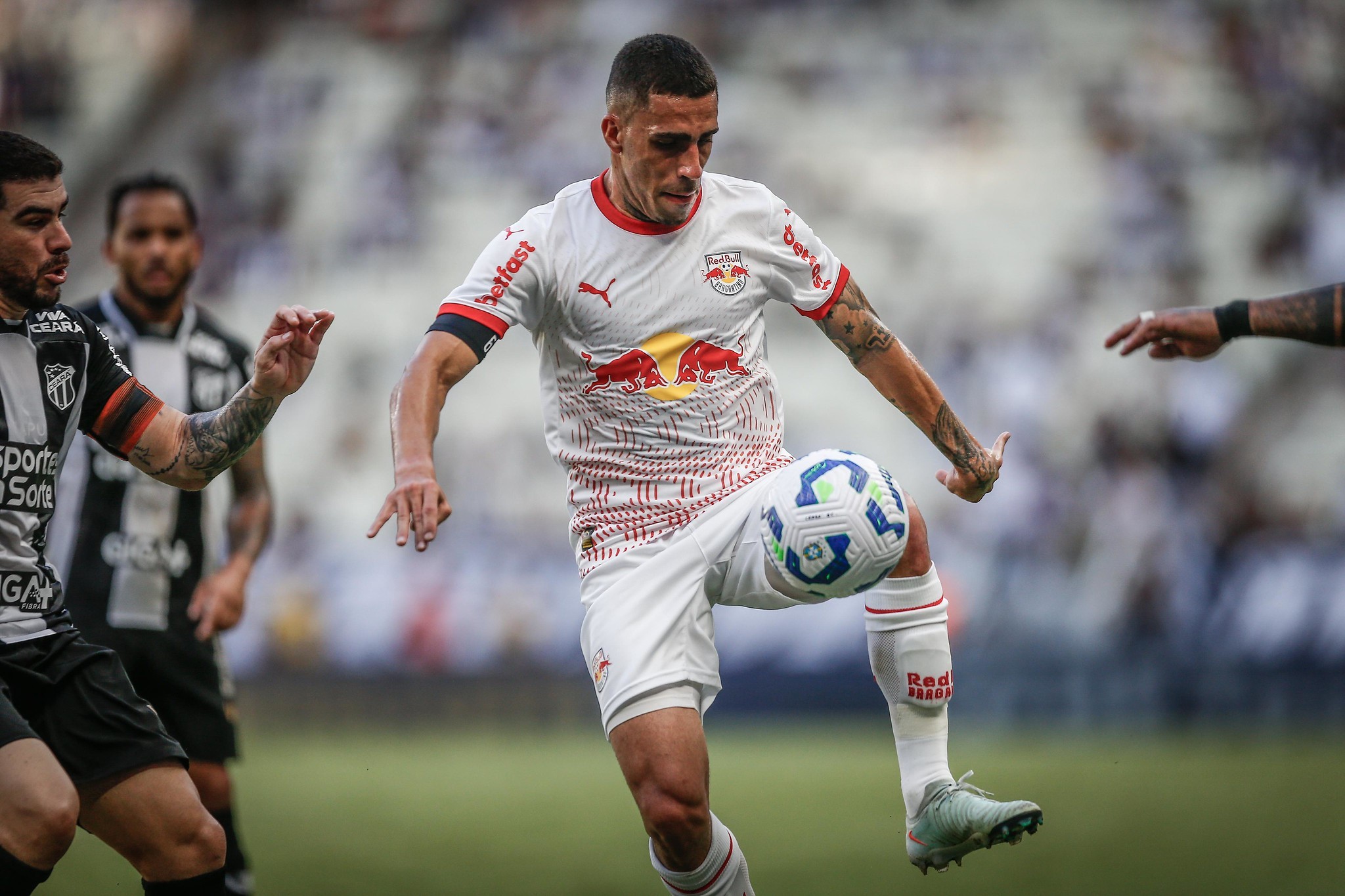 Suspensos, Gabriel e Lucas Barbosa vão desfalcar o Bragantino contra o ...