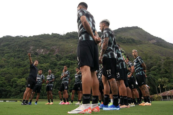Após saída de Bruno Lage, Lúcio Flávio assume primeiro treino do ...