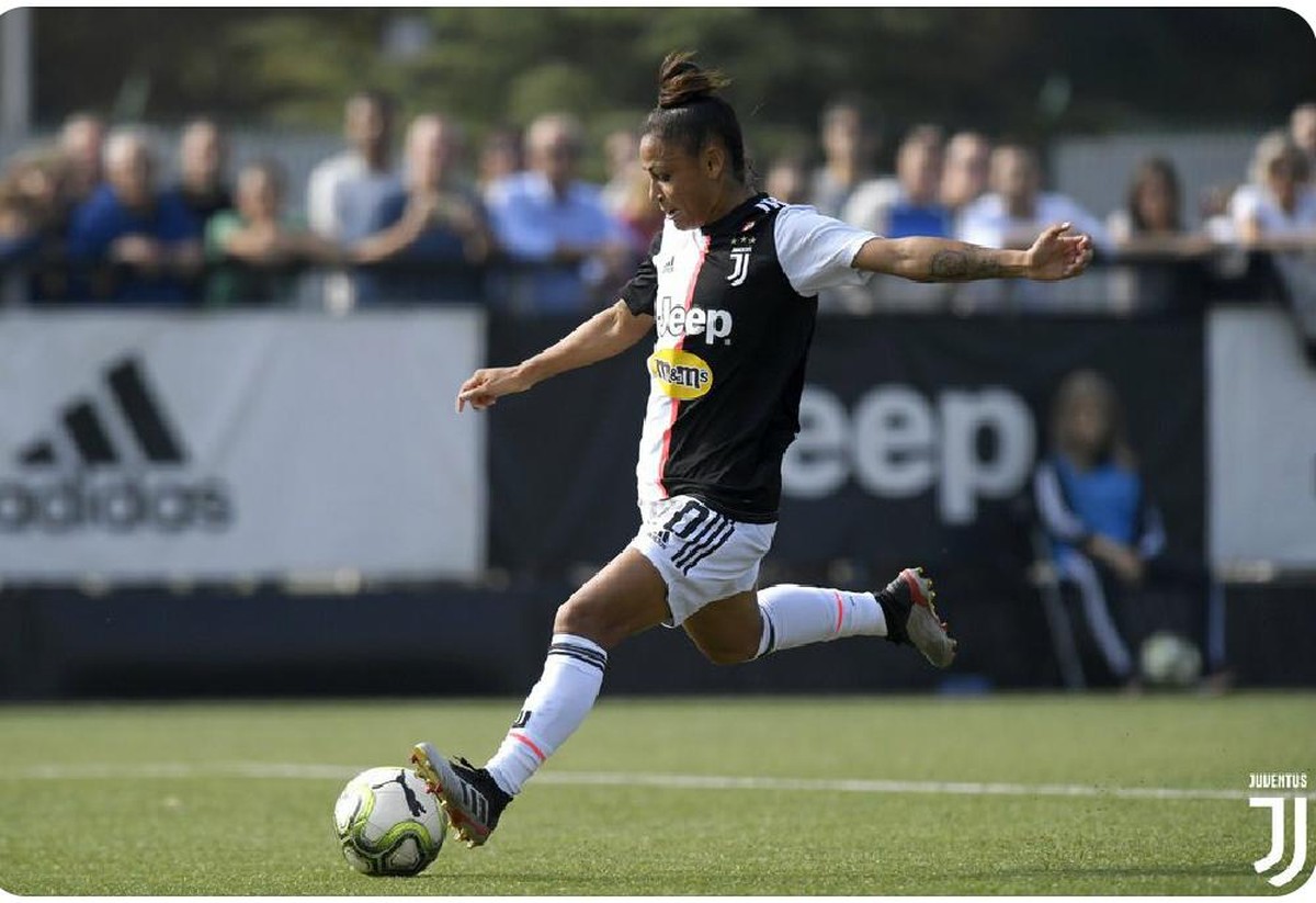 Ex-Santos, Maria Alves marca o primeiro gol de uma brasileira na ...