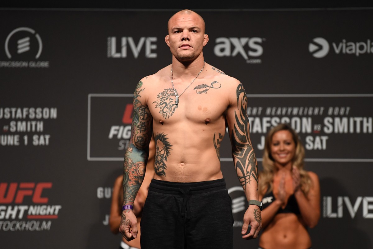 Anthony Smith, do UFC, diz que luta contra ladrão em sua casa foi "uma ...