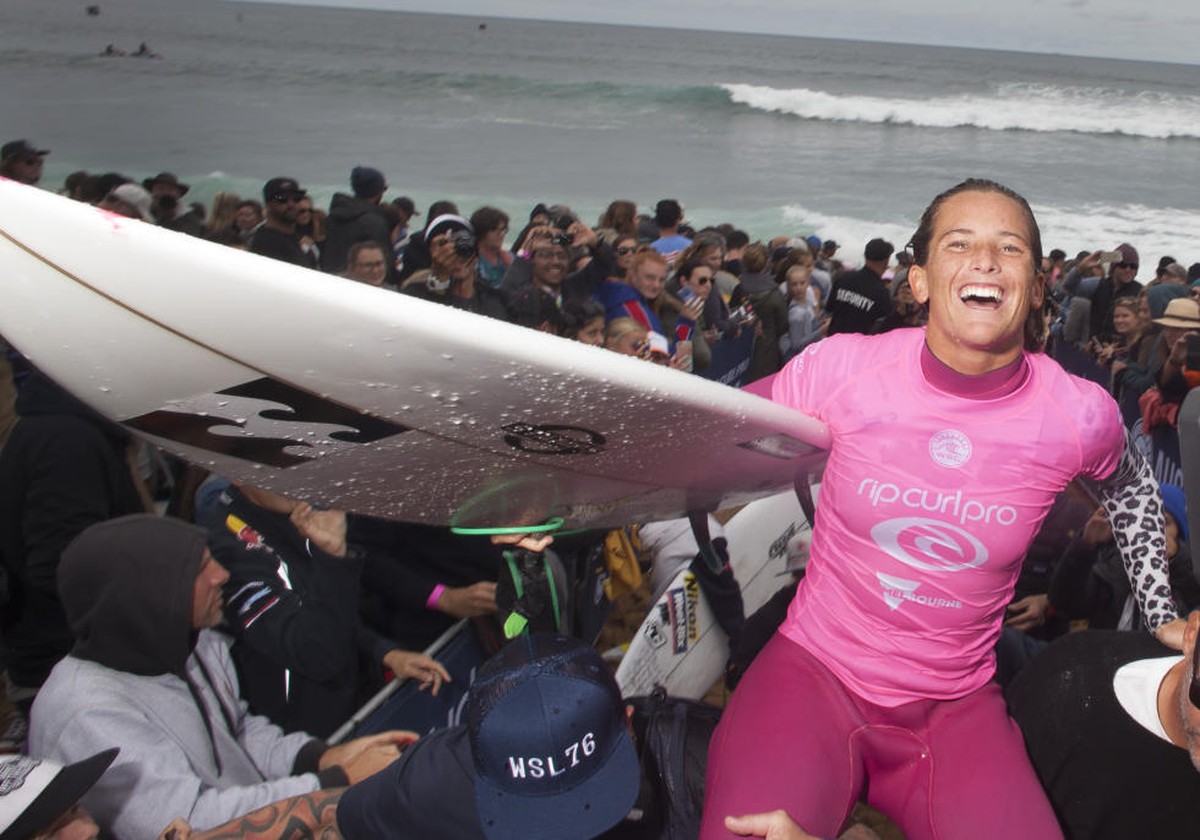Courtney Conlogue bate a líder do ranking Stephanie Gilmore e é campeã ...