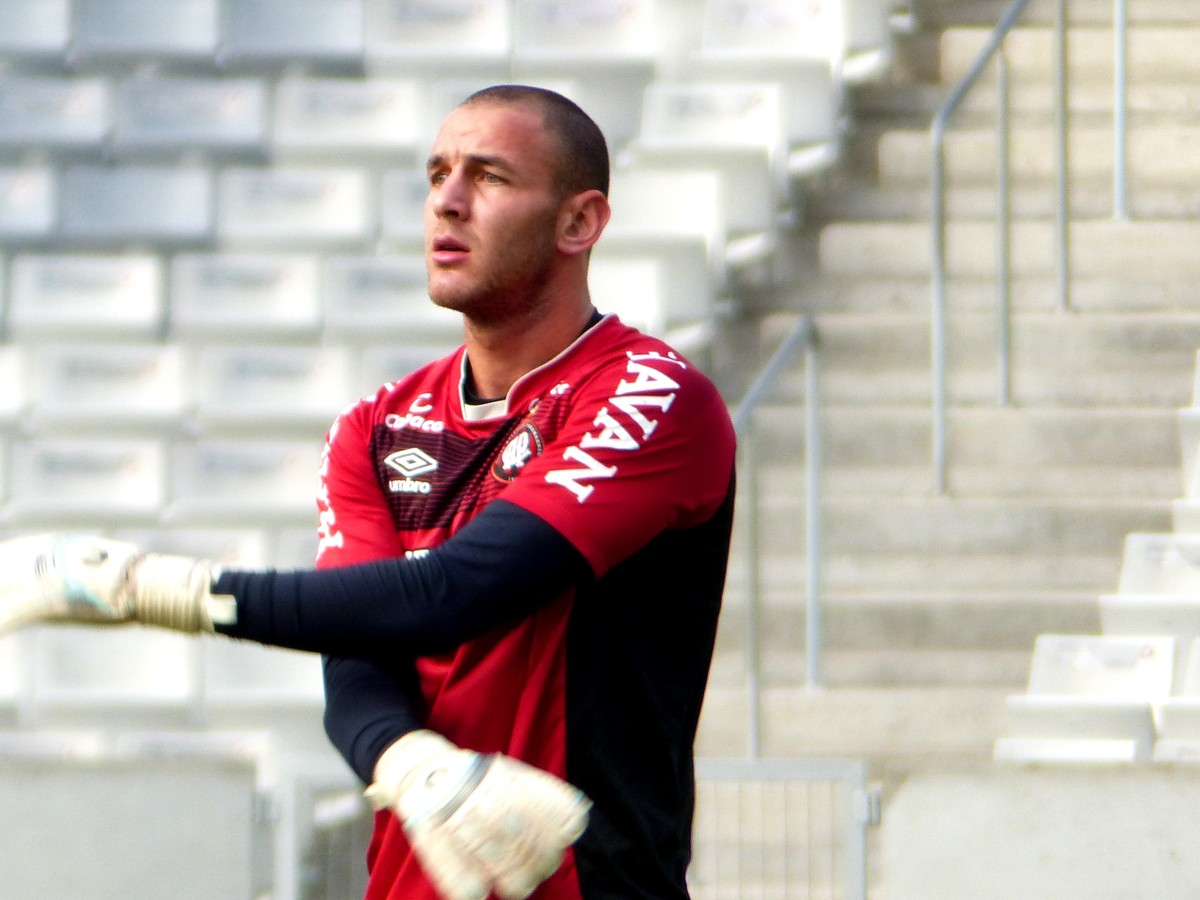 Novo desafio: Atlético-PR empresta goleiro Caio Alan para clube português