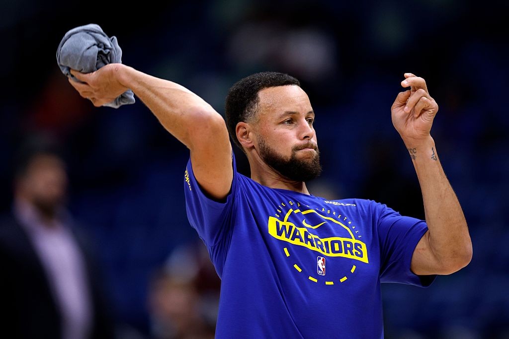 NBA: Curry arremessa de fora da quadra e acerta cesta antes de jogo do ...