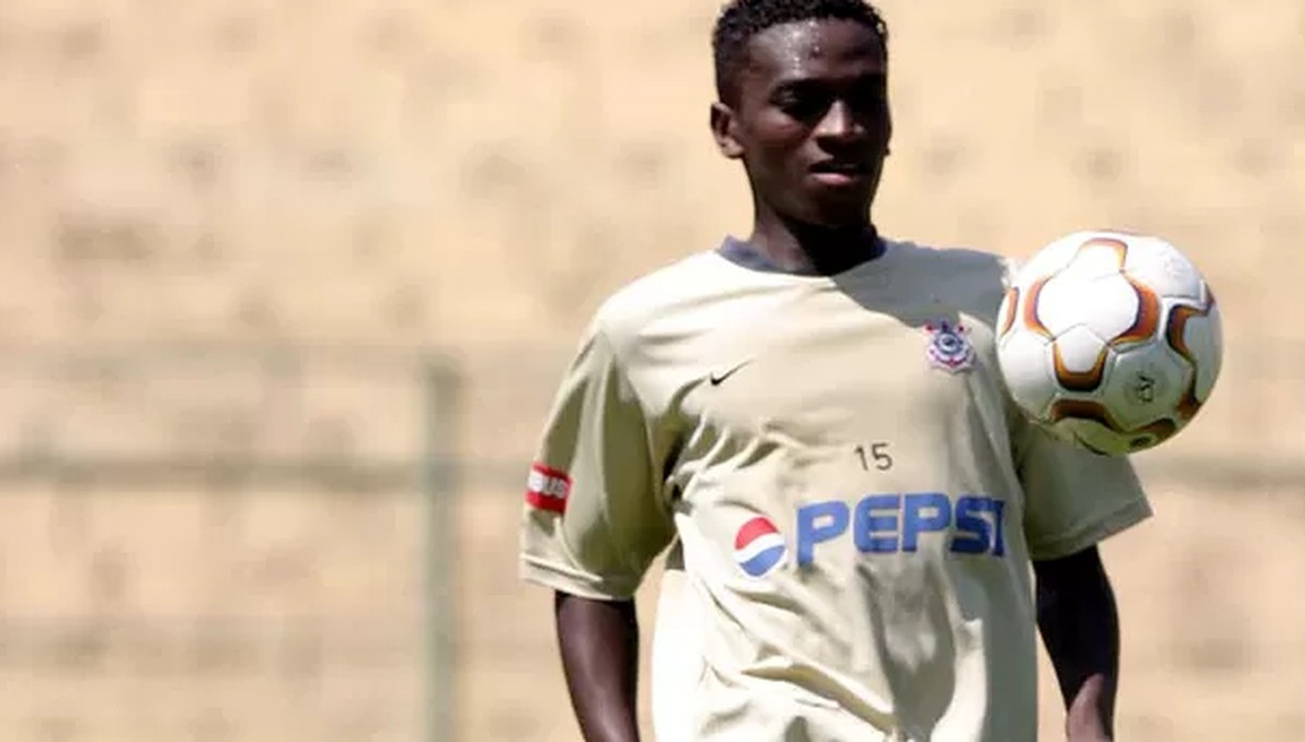 Olha ele aí! Ex-Corinthians e Vasco, Abuda é anunciado em time da ...