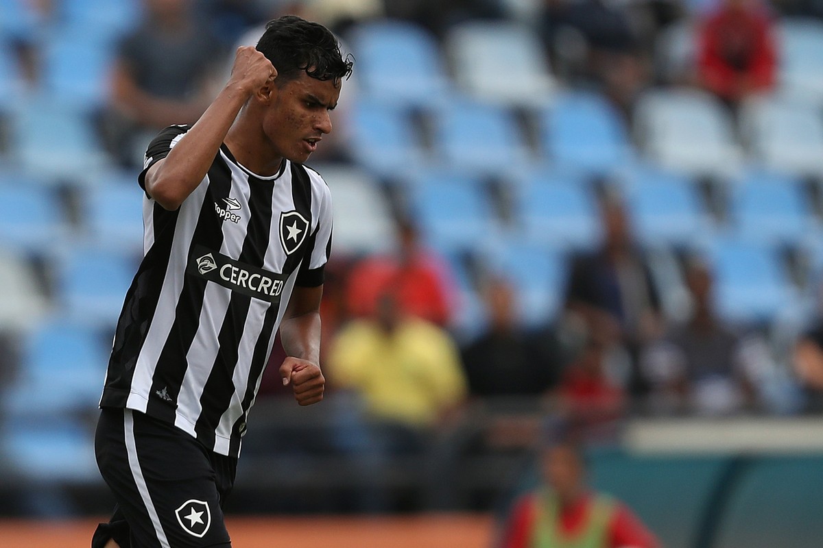 Santa Cruz acerta empréstimo do atacante Pachu, cria da base do ...