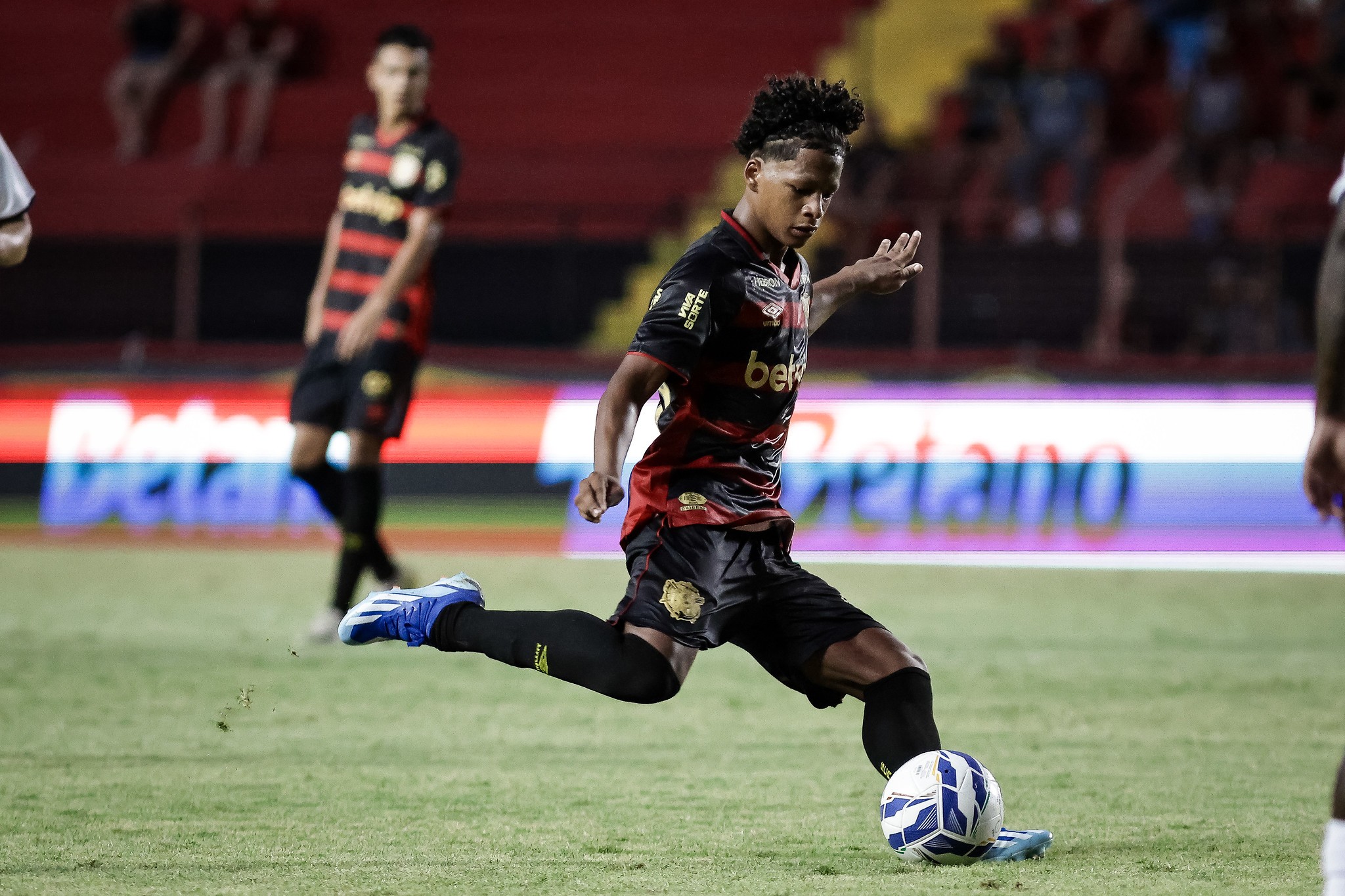 Sport amplia contrato de Zé Lucas até 2028 e impõe multa superior a R ...
