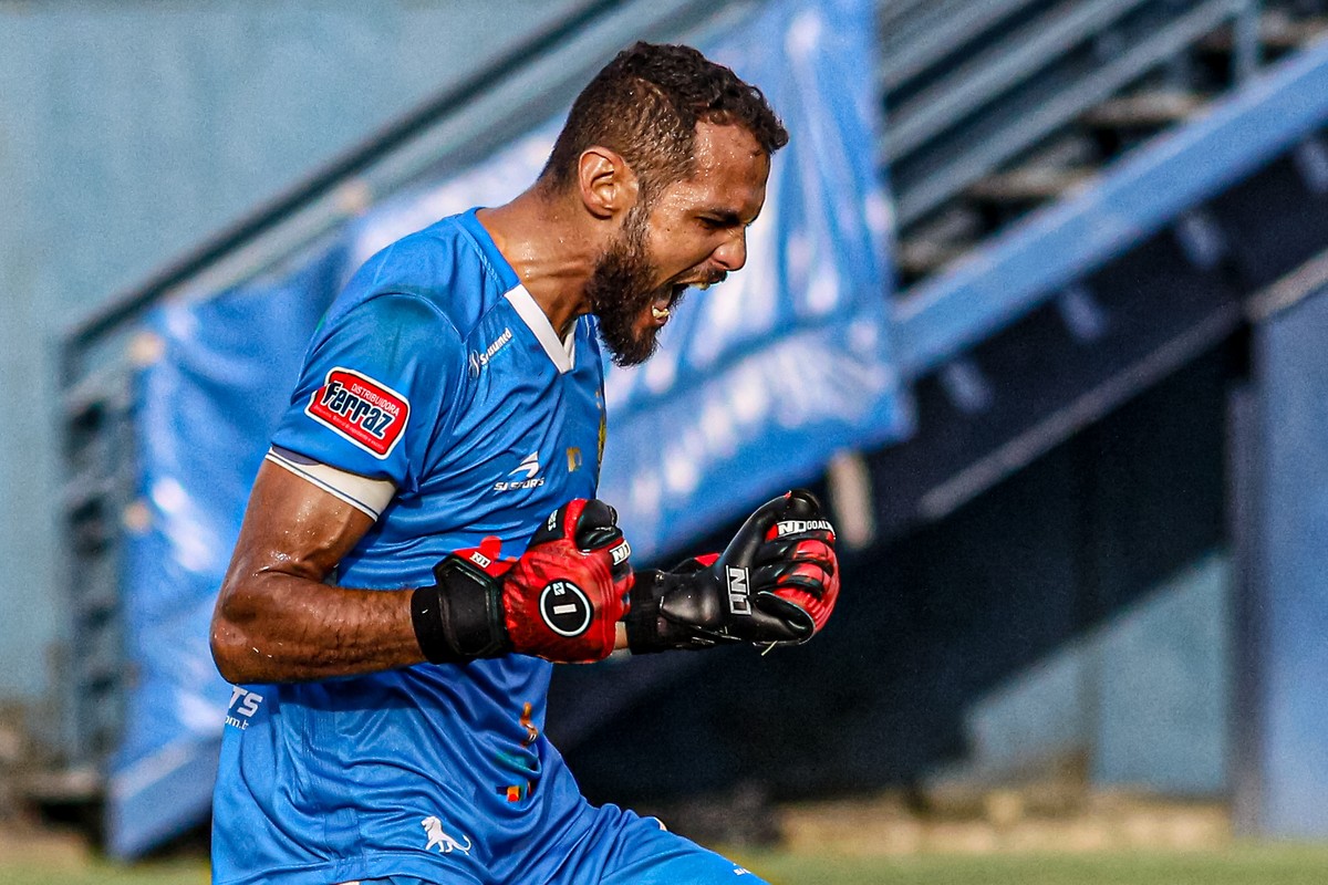 Pilar da terceira melhor defesa da Série D, Jonathan celebra fase ...