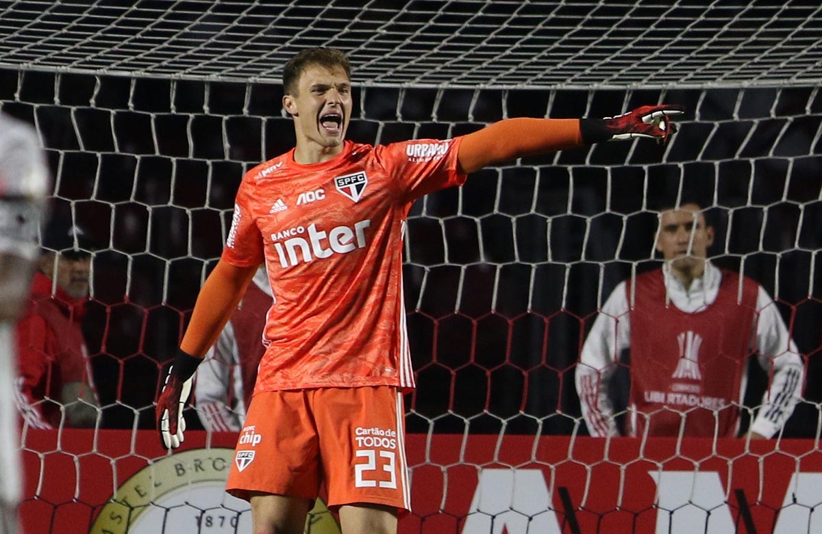 Lucas Perri pode ter sequência como titular do São Paulo; conheça ...