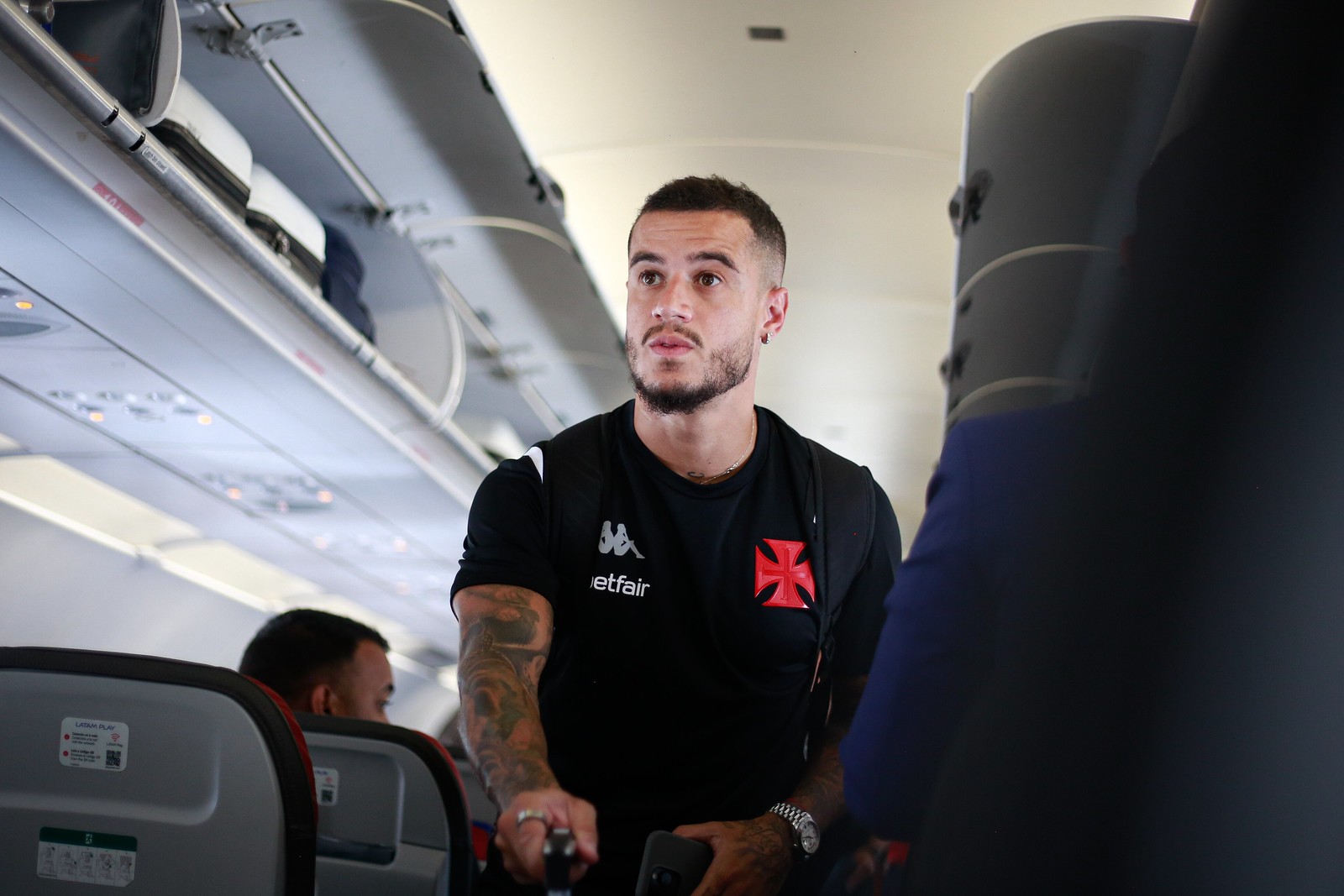 Coutinho e Aston Villa discutem contrato, e Vasco adota paciência para renovar com o meia | Ge