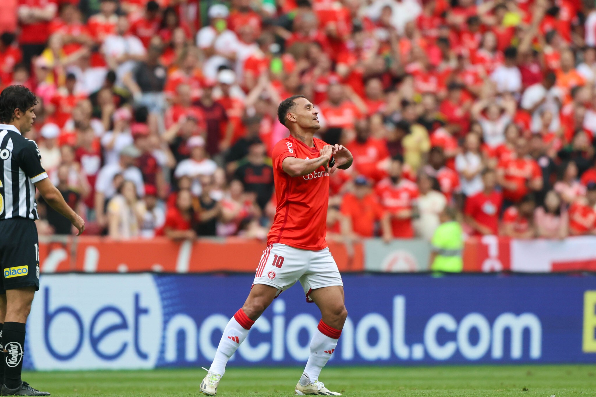 Golaço de Alan Patrick contra o Santos é eleito o mais bonito pela ...