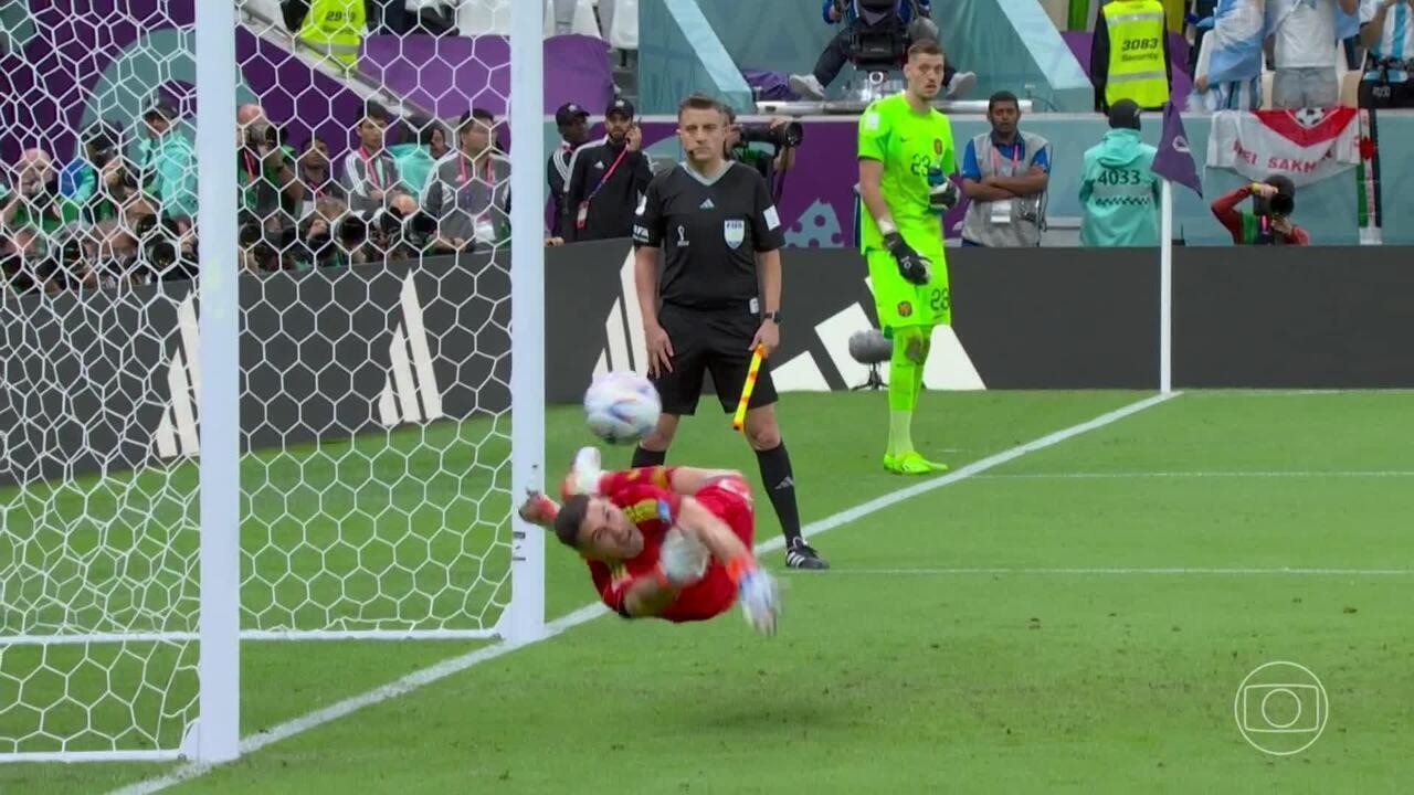 Goleiros chegam como protagonistas à semifinal da Copa do Mundo; veja raio-x de cada um | Ge