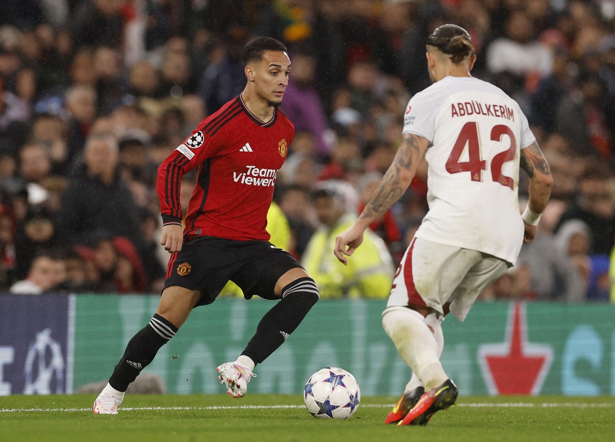 Antony está pronto para voltar a ser titular no Manchester United, diz ...