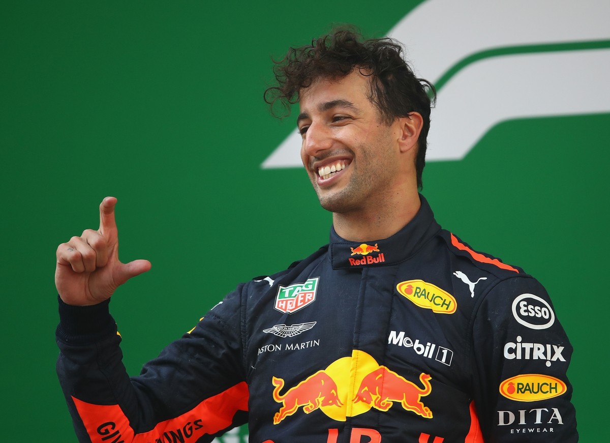 Daniel Ricciardo passou por cirurgia no lábio😁depois de vencer na China ...