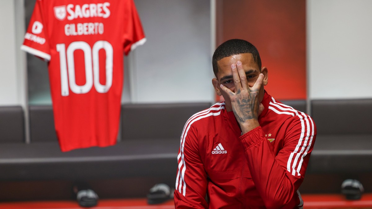 Ex-Flu Gilberto celebra 100 jogos no Benfica e coloca título como meta ...