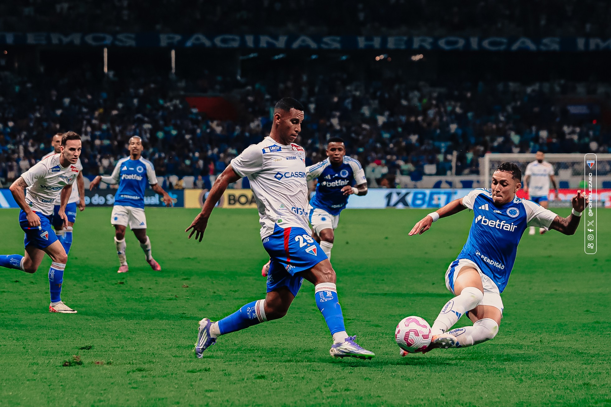 Lucas Gazal falha, Mancuso insiste na direita e Marinho tenta