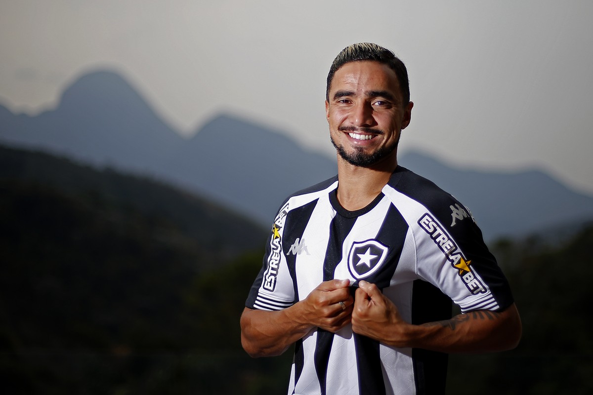 Com família em êxtase por acerto com o Botafogo, Rafael diz: "Serei o ...