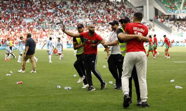 Com sinal de vergonha, Messi reage a revés "insólito" da Argentina nas ...