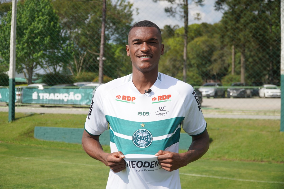 Sem espaço no Corinthians, Matheus Alexandre vê Coritiba como ...