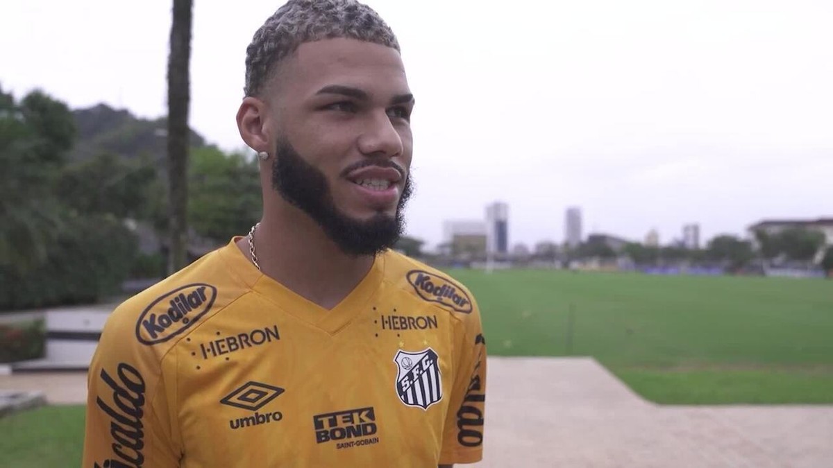 Nathan se apresenta ao Santos: "Doido para entrar em campo" | santos | ge