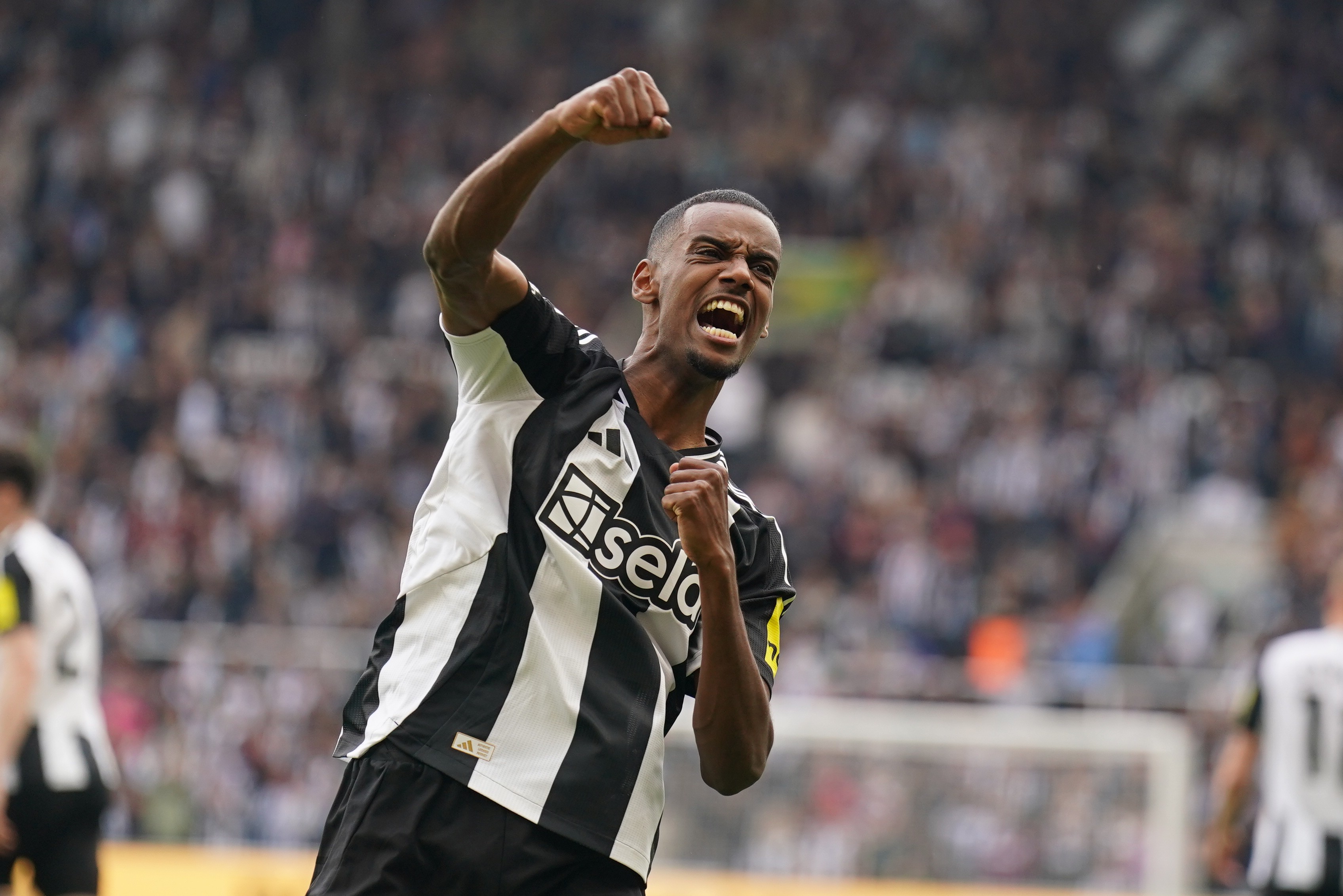 Isak se pronuncia em meio à novela de transferência com o Newcastle ...