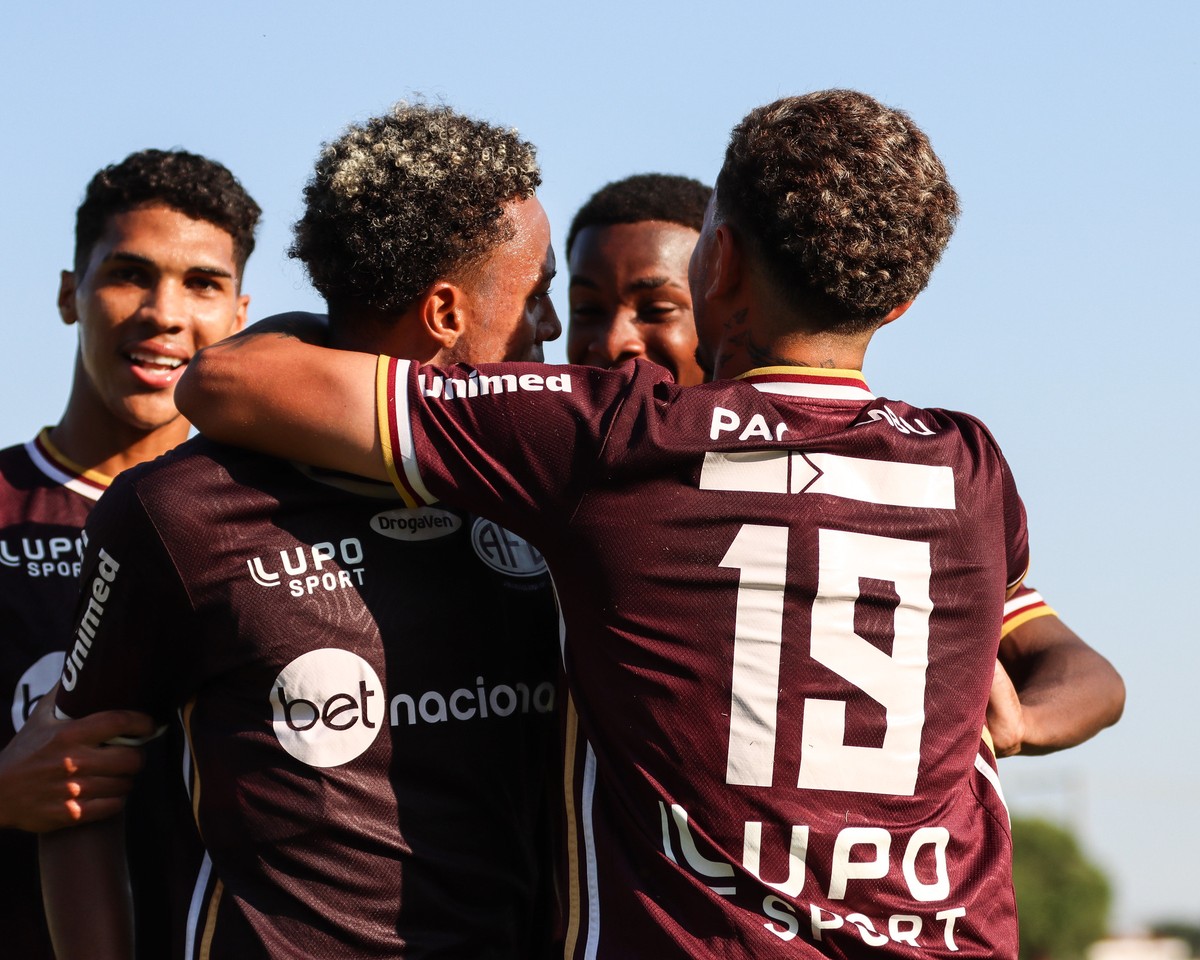 Defesa menos vazada, quinteto no profissional: como Ferroviária chega ...