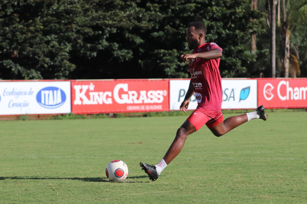 Victor Andrade diz que Vila sabe como surpreender o Fluminense e confia ...