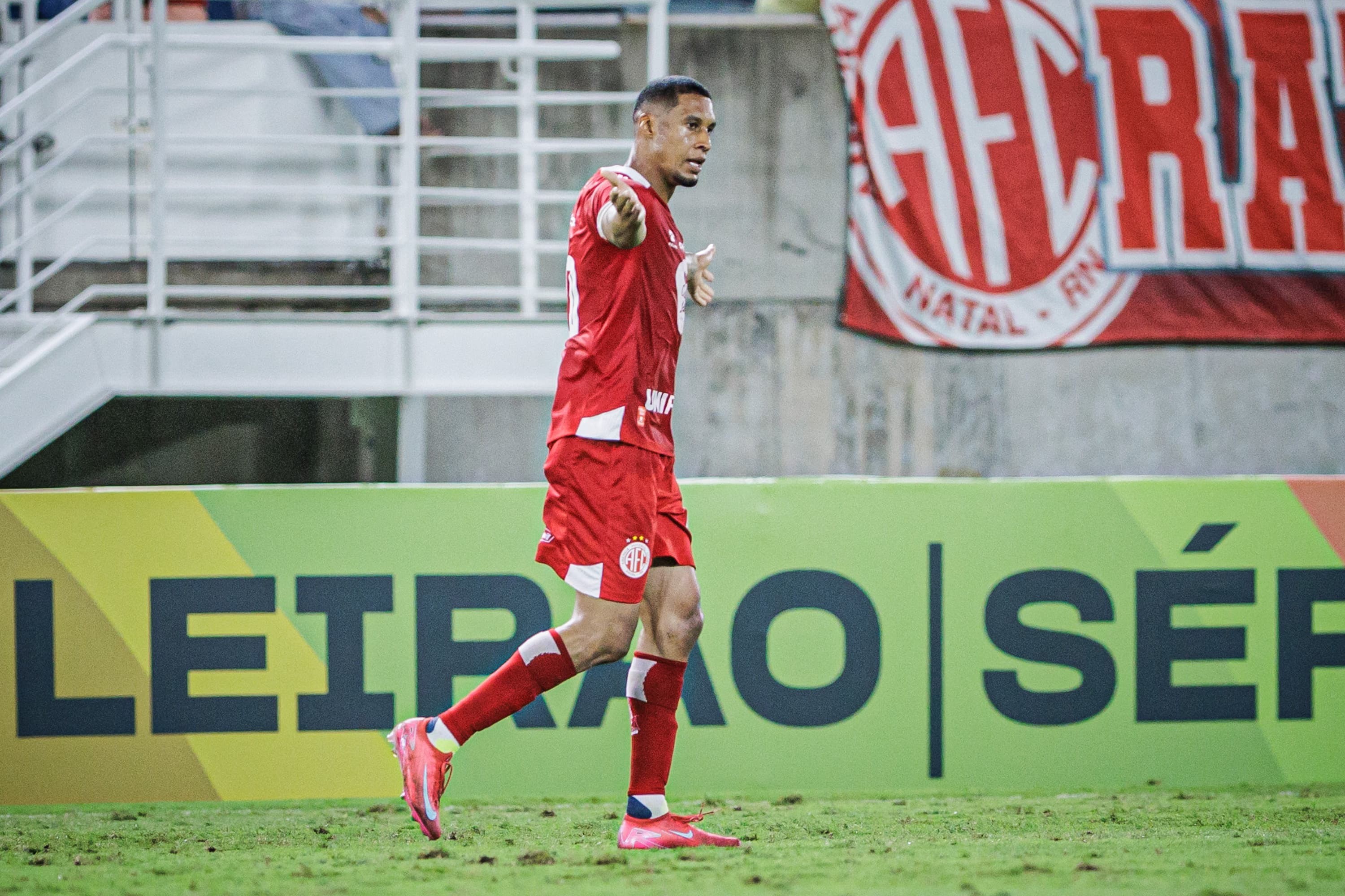 Salatiel celebra artilharia e bom momento no América-RN