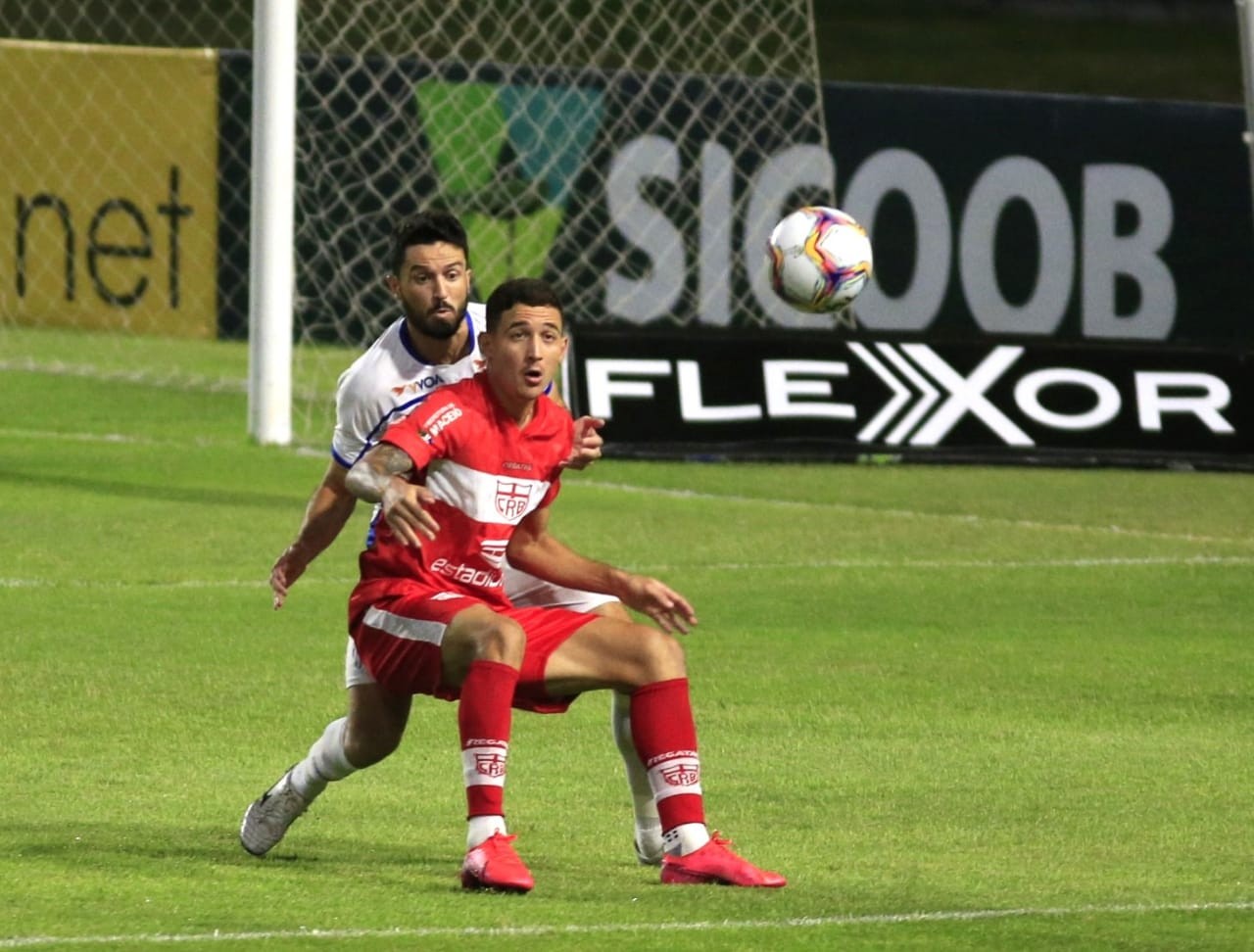 Presidente do CRB confirma saída do volante Moacir e do atacante Safira: "Fizemos acordo"