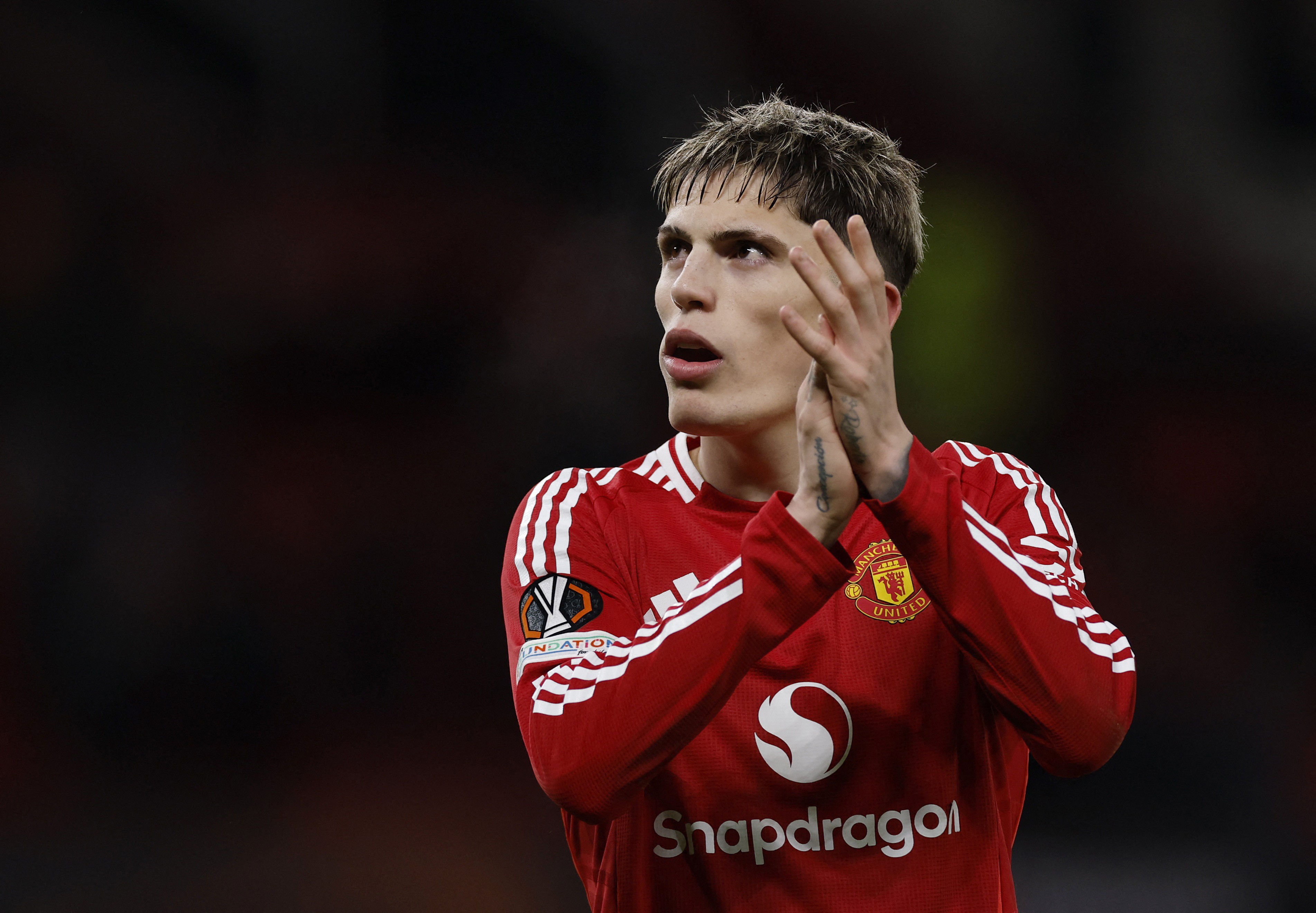 Garnacho chega a acordo com Chelsea e aguarda negociações do Manchester ...
