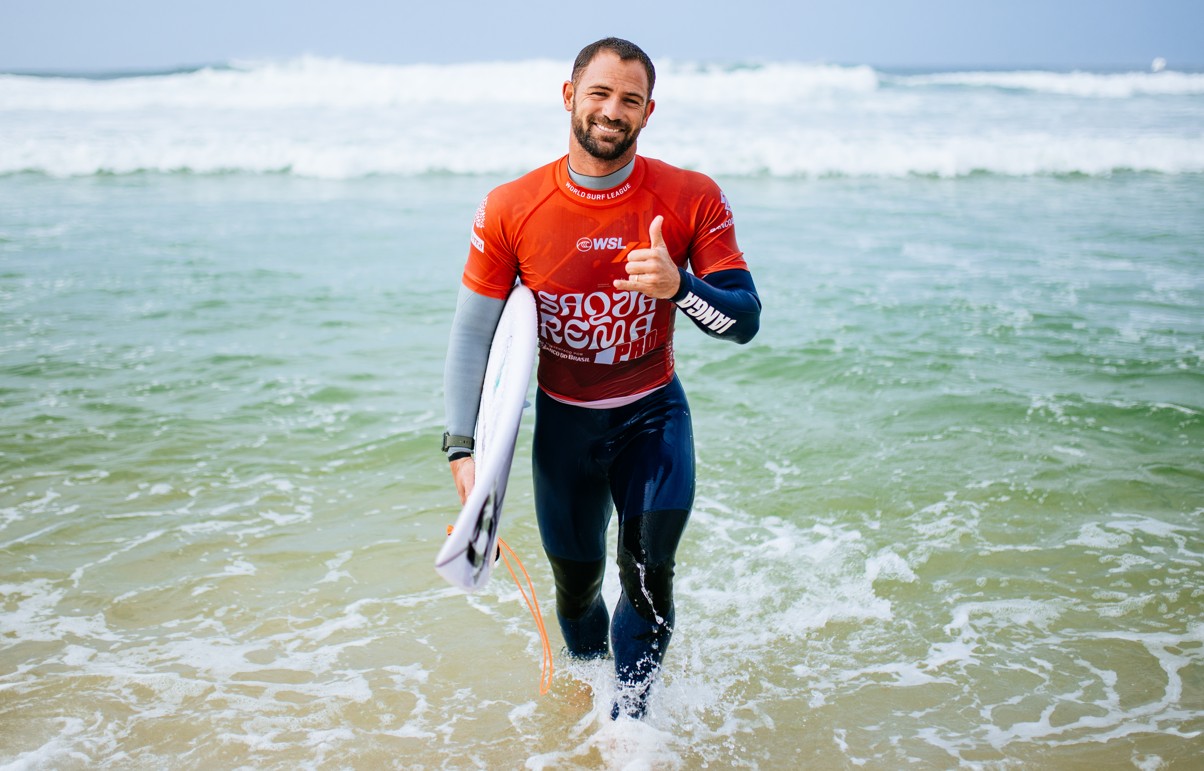 Alejo Muniz anuncia aposentadoria após disputa da elite do surfe em ...