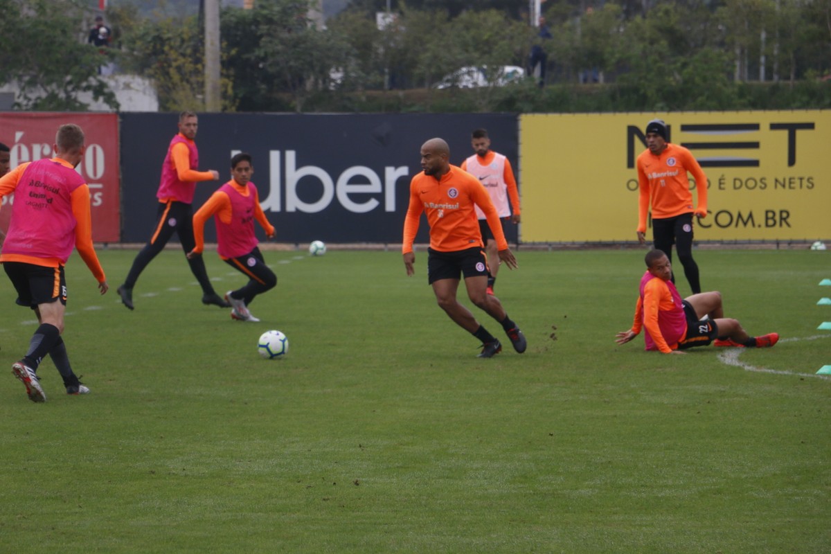 Rodrigo Moledo faz primeiro treino com bola após lesão e se credencia a ...
