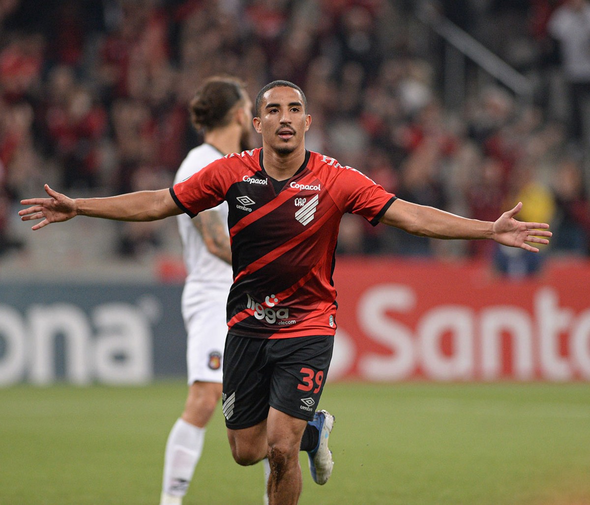 Com proposta do Cruzeiro, Athletico deve definir futuro de Christian ...