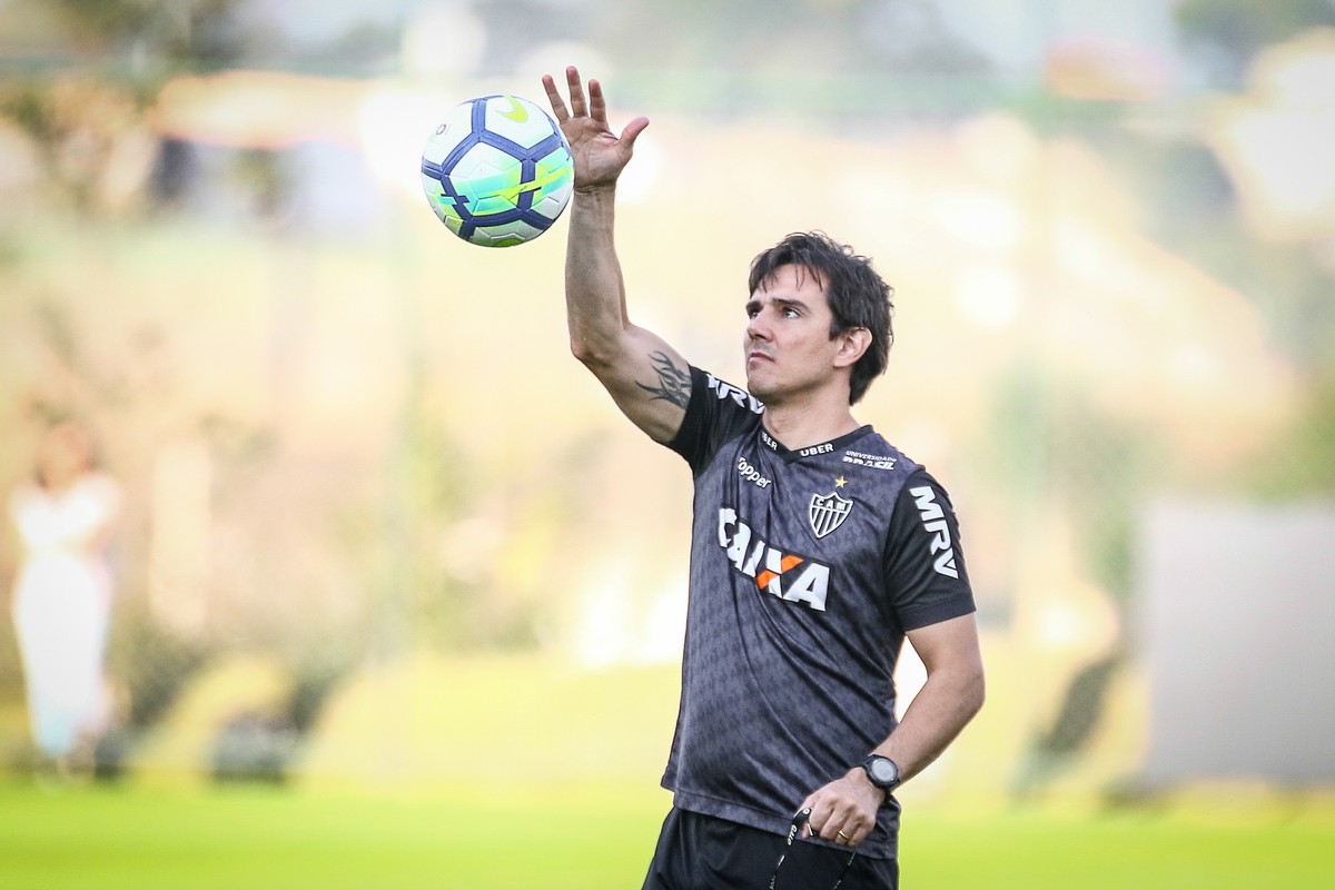 Galo agita mercado, sofre baixas médicas e põe remontagem do elenco à ...
