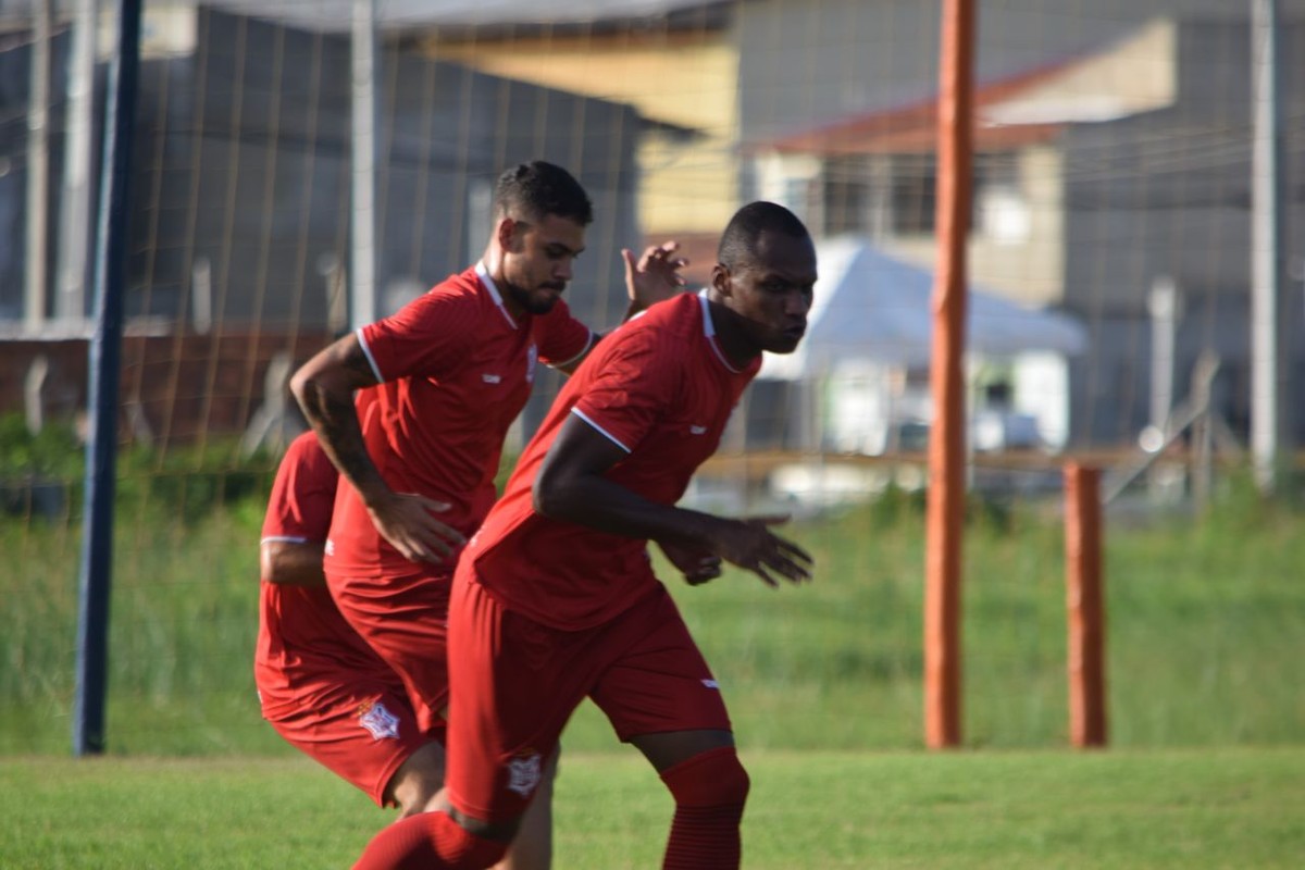 Júlio Pit afirma que camisa do Sergipe é “pesada” e fala sobre rotina ...