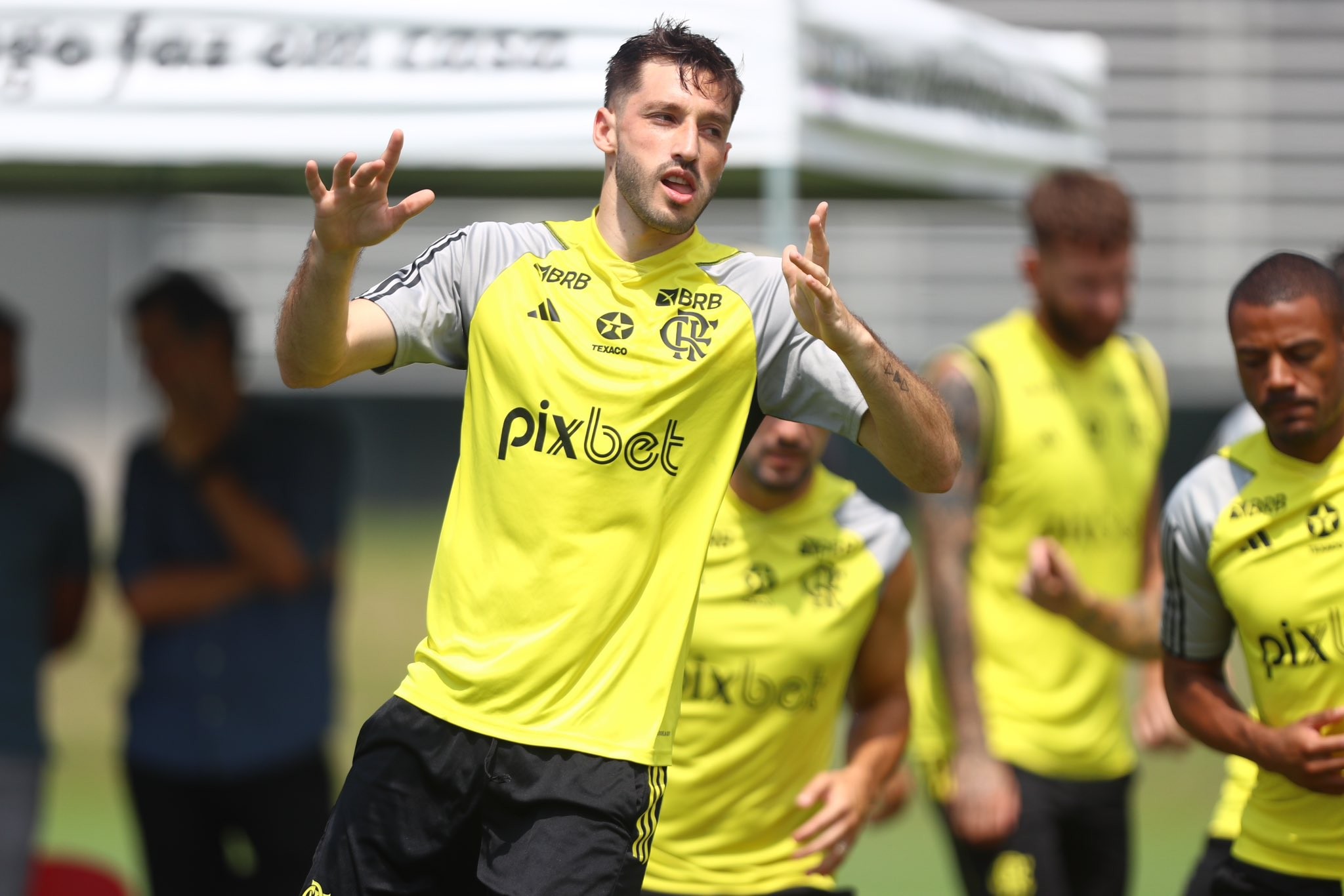 Flamengo apresenta lateral uruguaio Matías Viña: "Vim aqui para ganhar ...