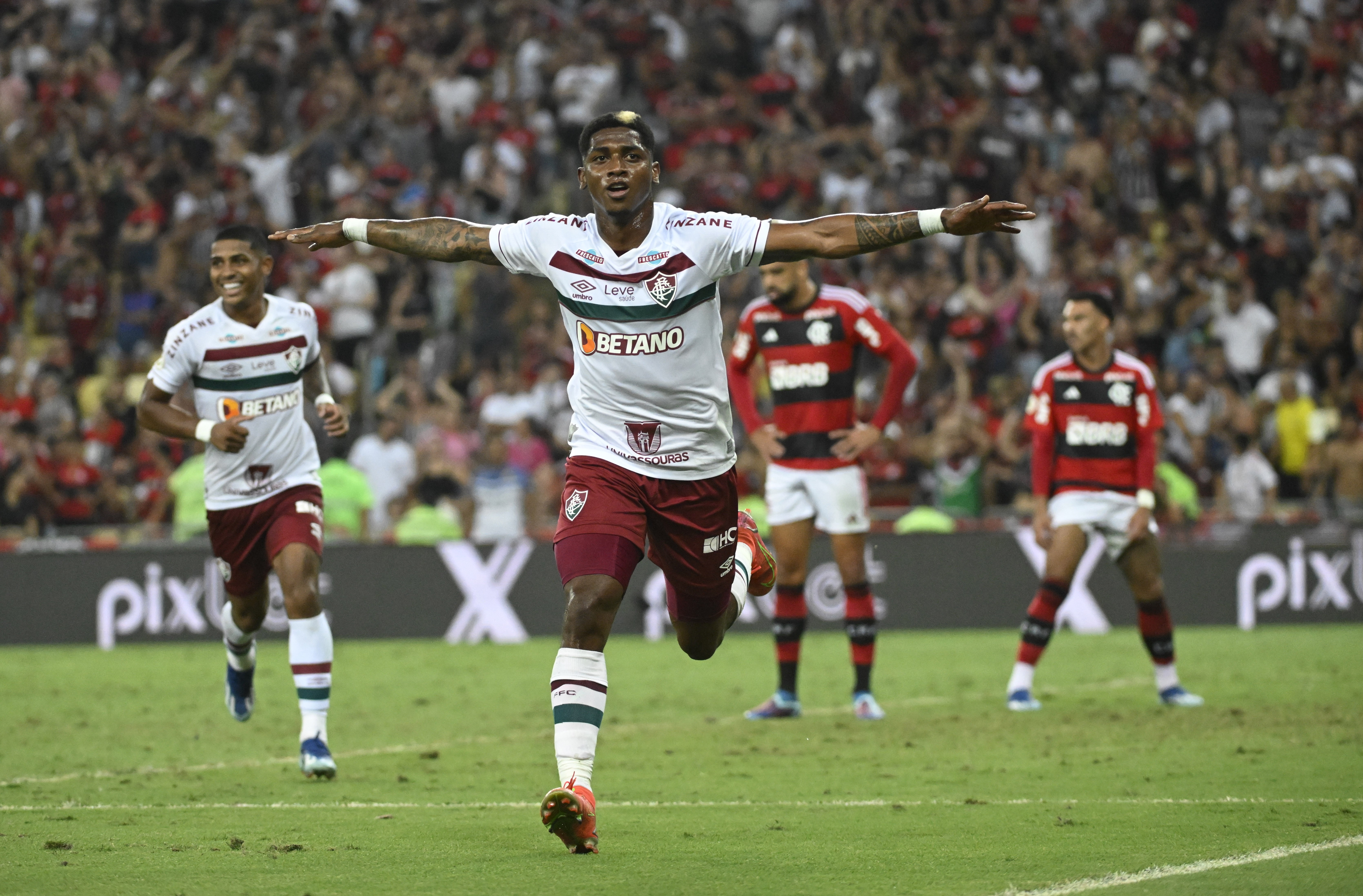 Yony González entra, marca o primeiro gol na volta ao Fluminense e sai ...