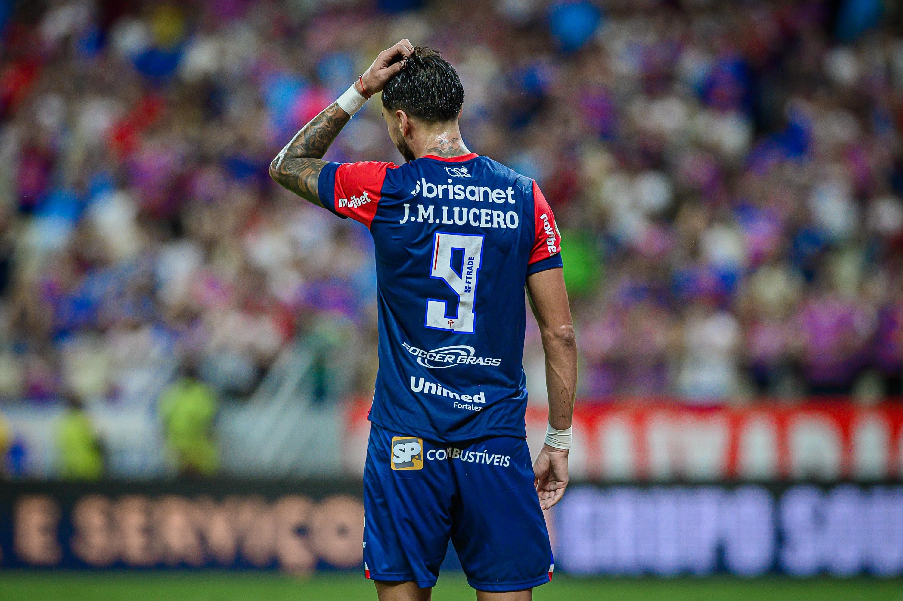 Vojvoda detalha diálogo com Lucero; atacante não marca há 14 jogos