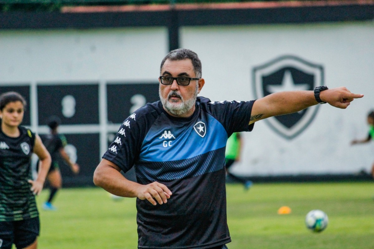 Perto de retorno aos treinos, técnico do Botafogo destaca empoderamento ...