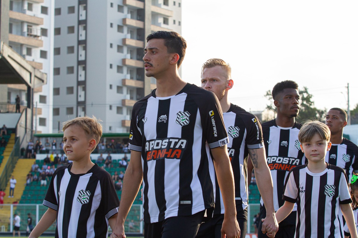 Vinícius Nucci recebe aval de William Mateus e assume a lateral do ...