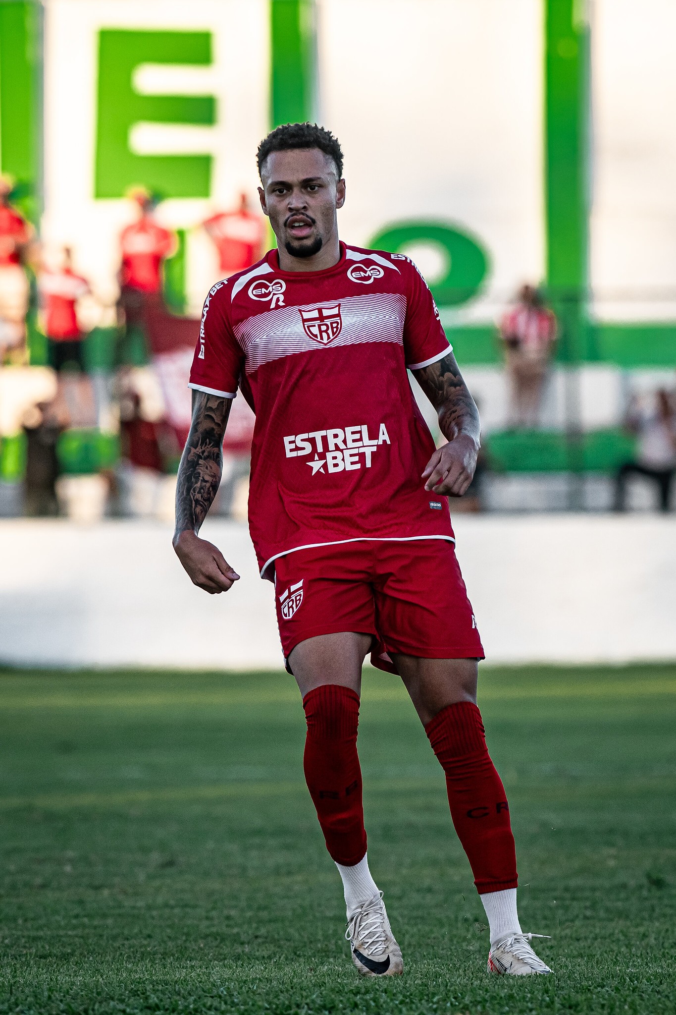 Lateral do CRB, Vitinho sofre ruptura do ligamento cruzado e vai passar ...