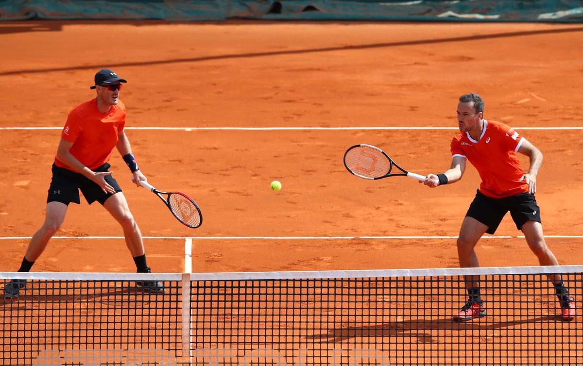 Bruno Soares e Jamie Murray aplicam 