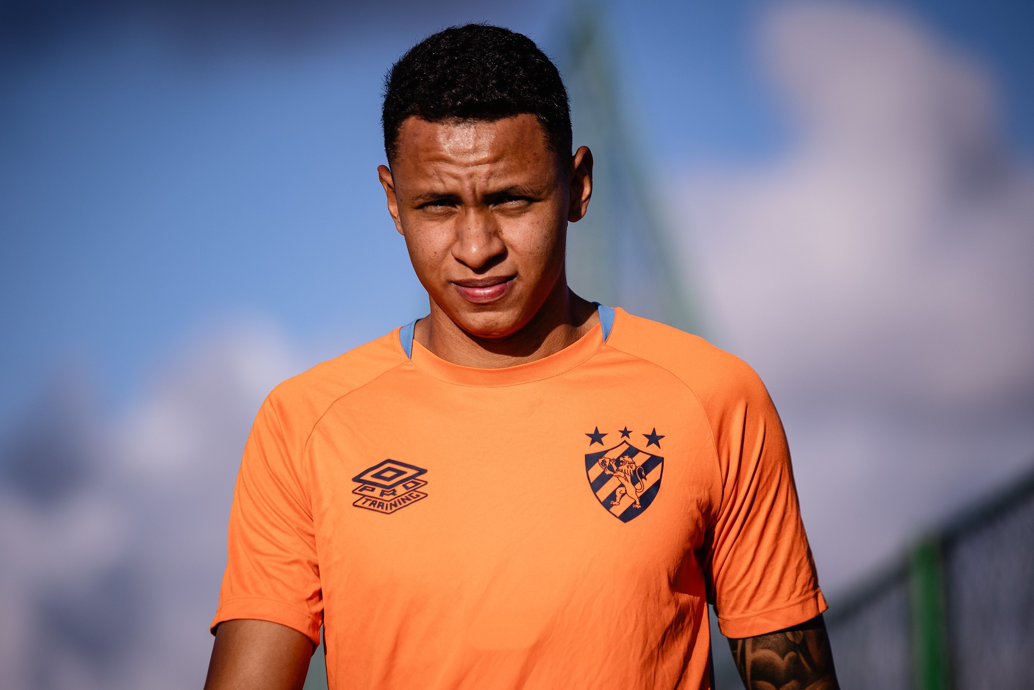 Atacante Arthur Sousa encaminha saída do Sport | Ge