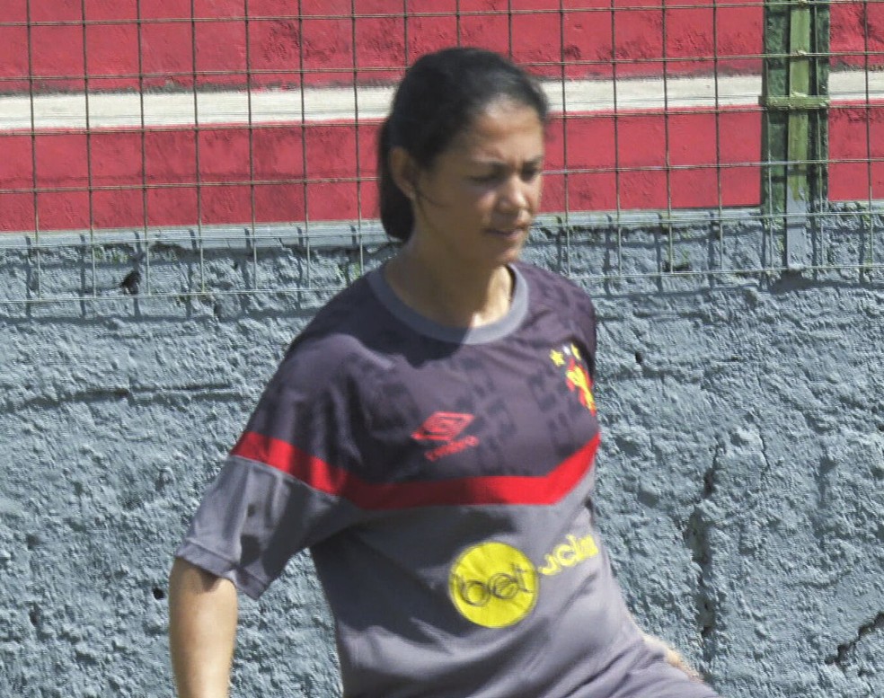 Treinadora Esportiva Feminina Filipe Neto é O Novo Treinador Da