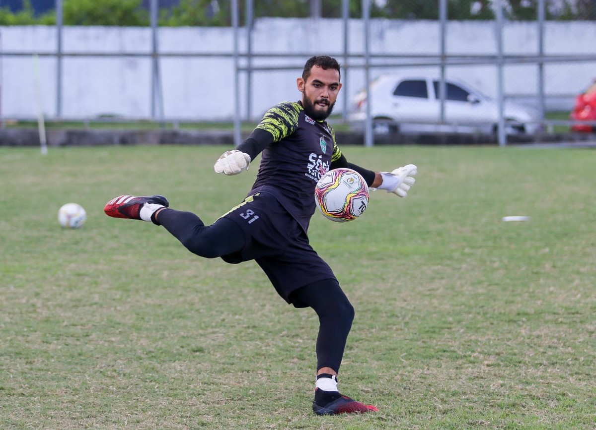 Jonathan retorna após suspensão, revela que sofreu como torcedor e ...