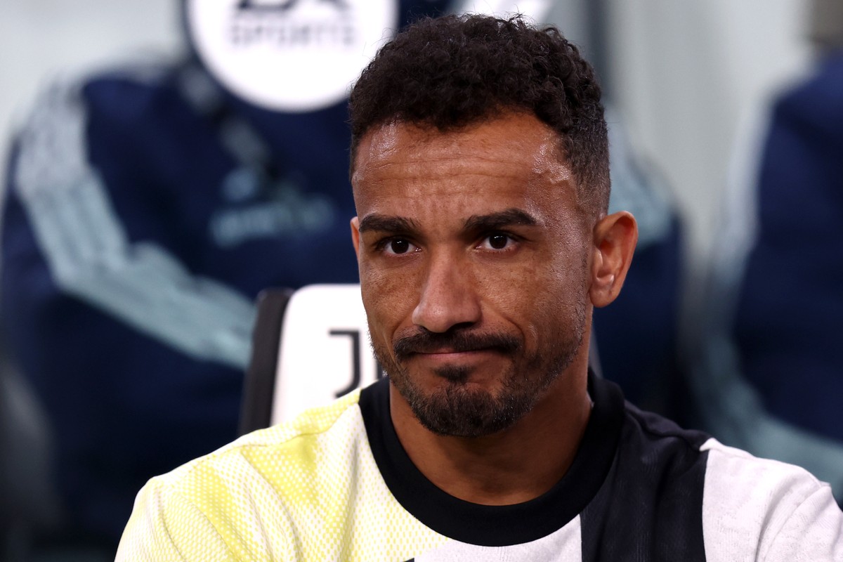 Danilo deve ficar fora da Supercopa da Itália, em meio a rumores de saída da Juventus | futebol ...