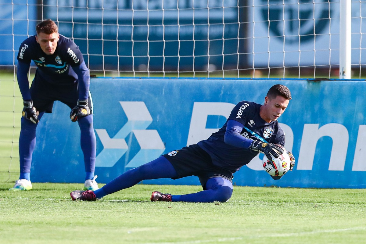 Roger encerra revezamento de goleiros, e Brenno deve retomar ...